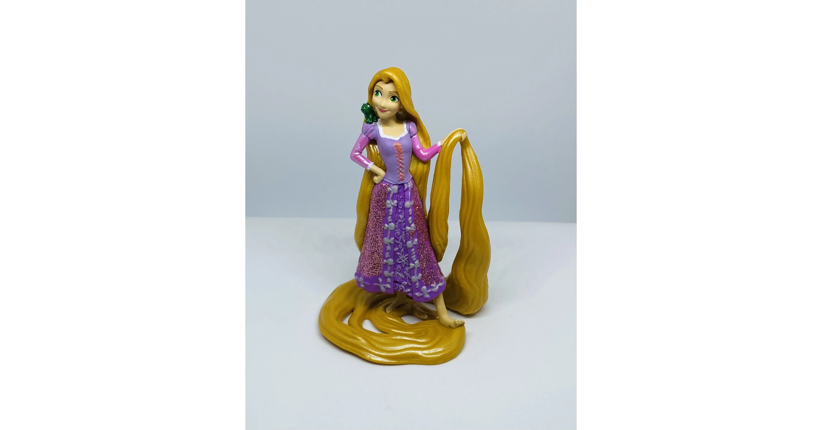 Disney Aranyhaj hercegnő+Pascal csillogós figura 10 cm - Disney ...